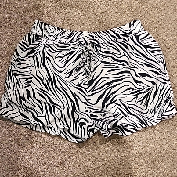 Nicole Miller | Shorts | Zebra Print Linen Shorts | Poshmark